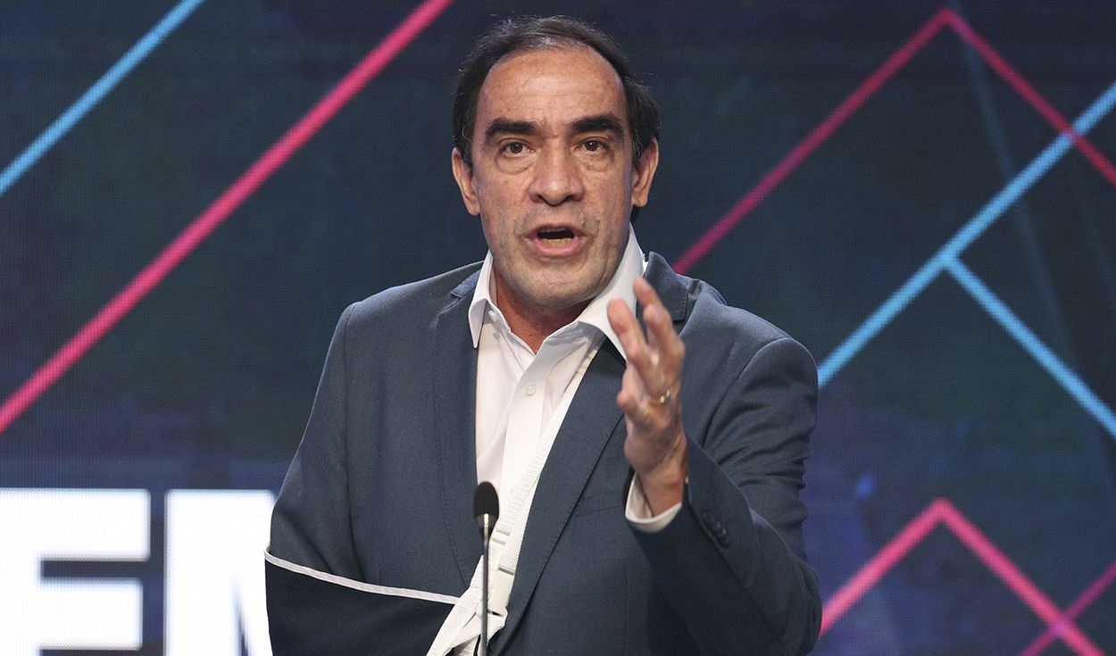 Oleada de críticas a Lescano por prometer traer el Huáscar - Diario La ...