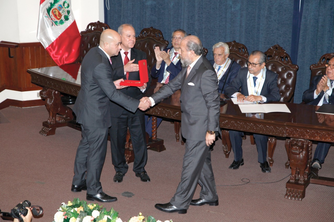 Rinden homenaje póstumo al maestro Luis E. Roy Freyre - Diario La ...