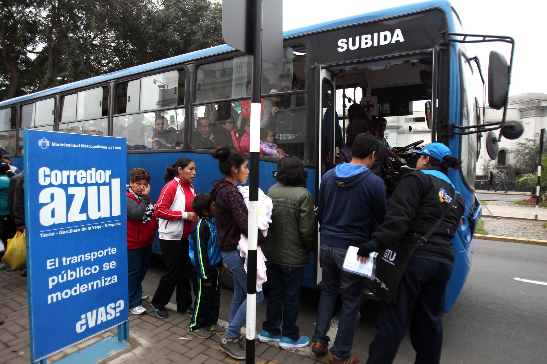 Unidades del Corredor Azul amplían horario de operaciones - Diario La ...