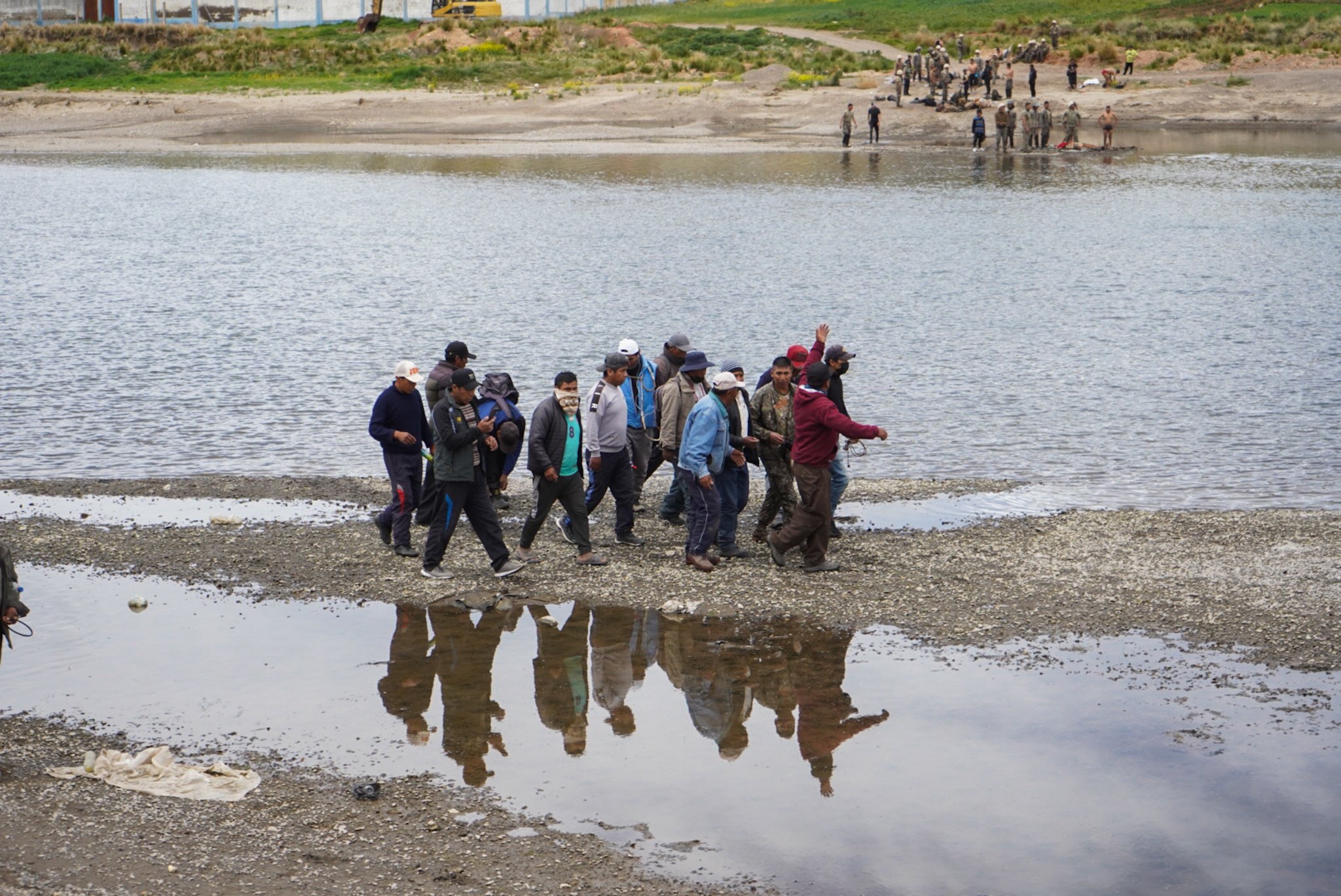 Soldado se ahoga y 5 militares desaparecen al cruzar el río Ilave ...