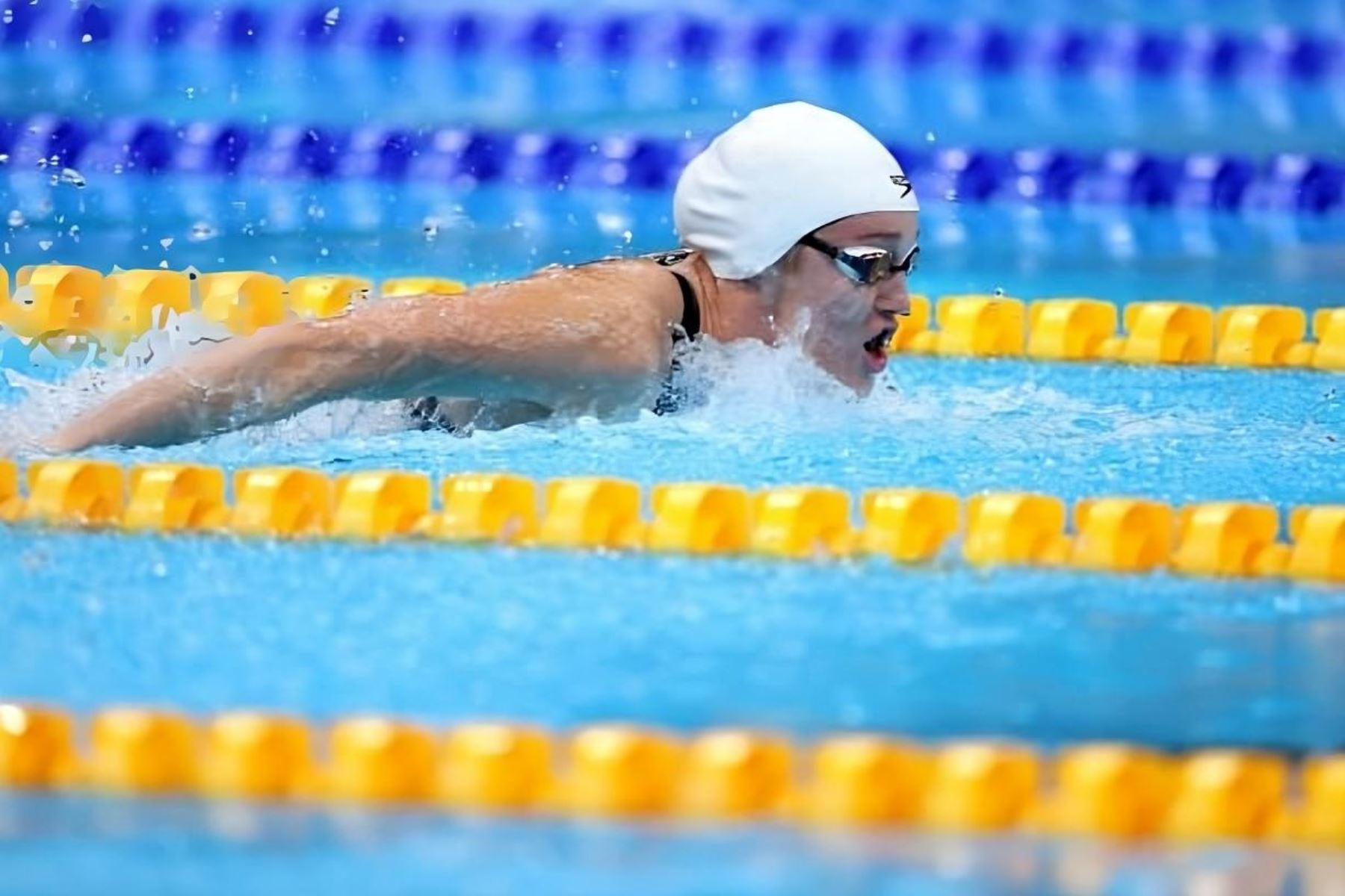 Mckenna de Bever bate récord nacional en 50 metros mariposa en natación ...