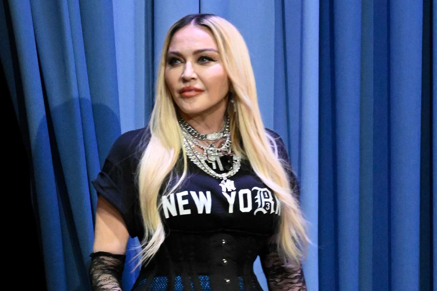 Madonna se recupera y reaparece tras estar internada por grave ...