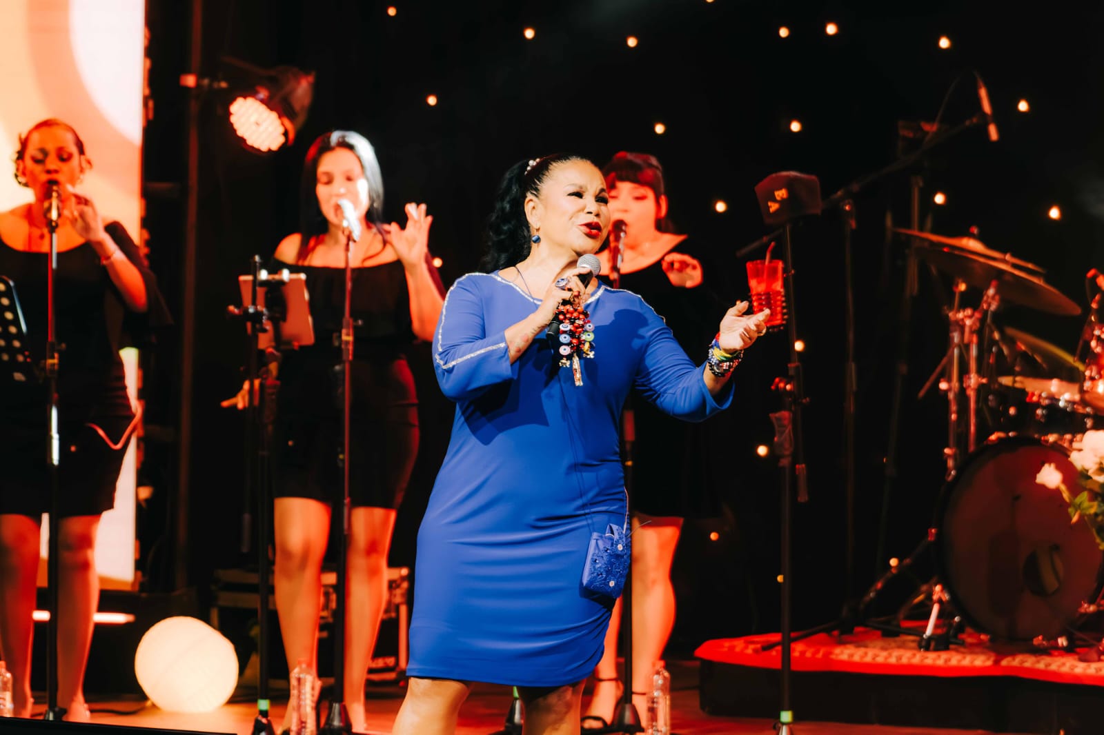Eva Ayllón lanza disco digital y repone concierto de la Nueva Ola ...