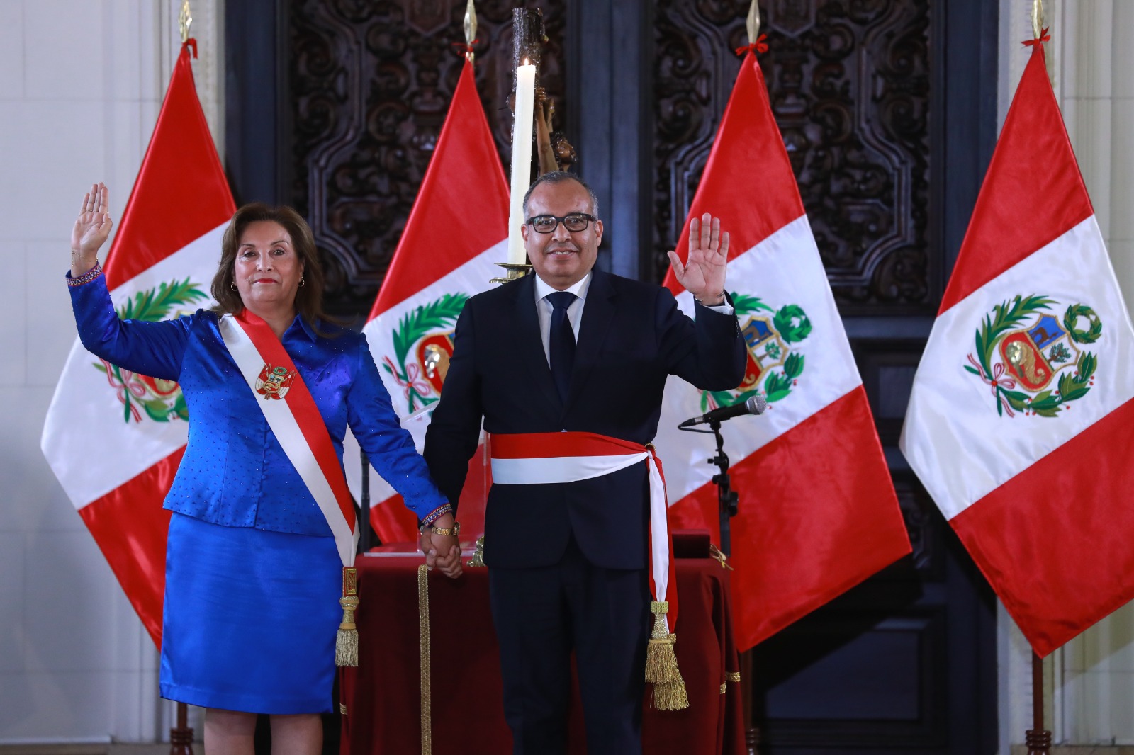 Dina Boluarte juramentó a Juan Manuel Cavero Solano como ministro de ...