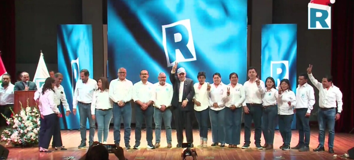López Aliaga presentó listas de sus candidatos a senadores y diputados ...