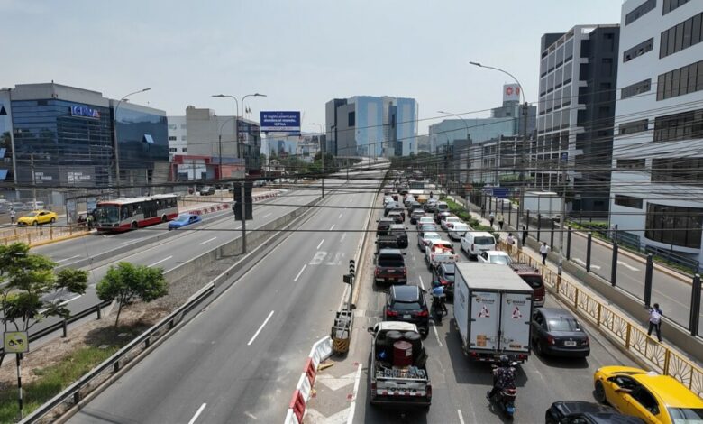 Caos por cierre parcial en la av. Javier Prado - Diario La Noticia Perú